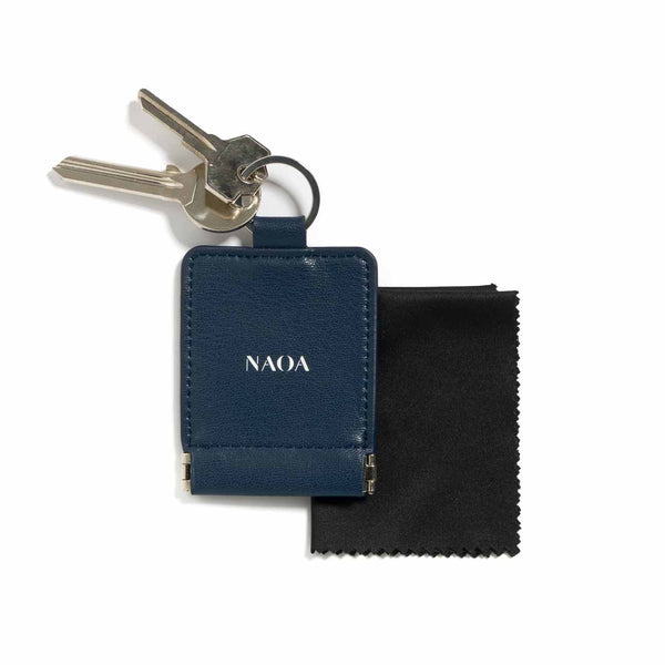 APPLE-LEATHER KEYRING WITH MICROFIBER CLOTH